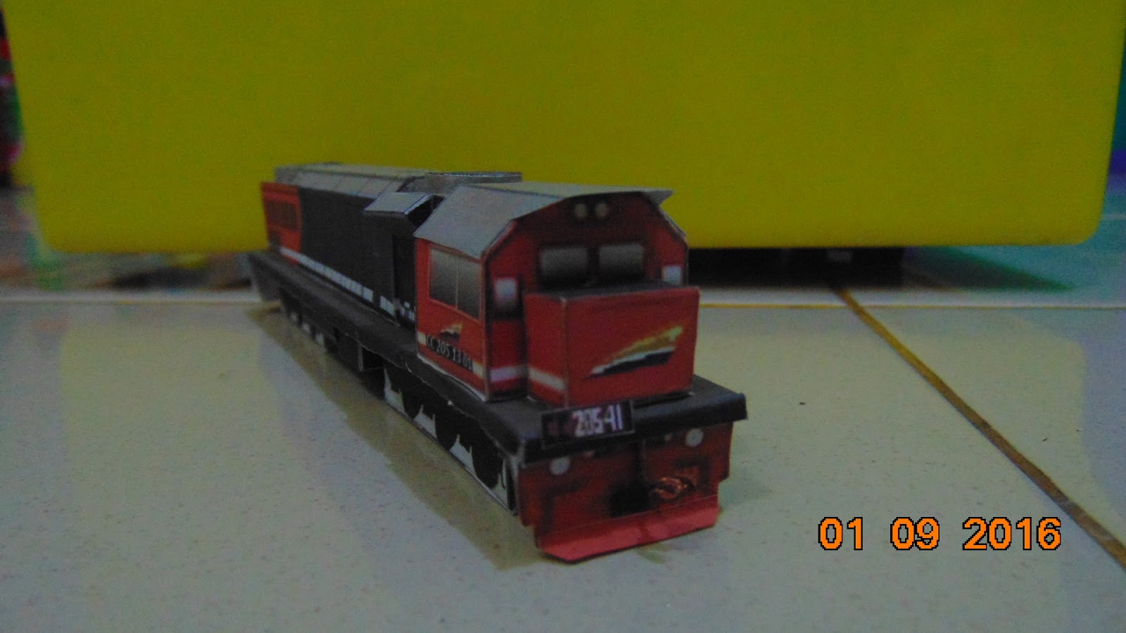 Beberapa Pola Papercraft Lokomotif dan Hasilnya