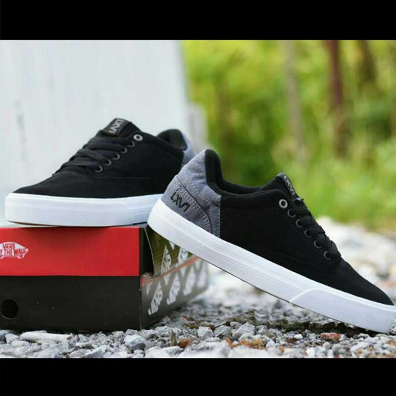 Sepatu Vans Wanita LXVI Hitam Biru [VW-002] | Omsepatu.com