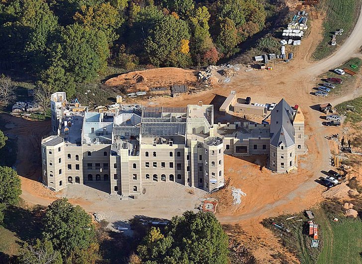 Mansions & More: Update on The Construction of Pensmore, The 70,000 ...