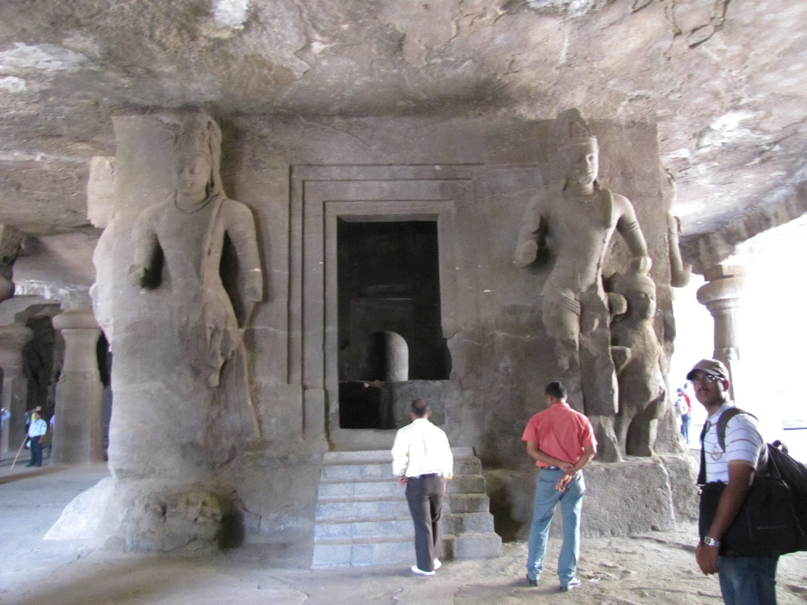 Preethi's travel blog: Gharapuri..popularly known as Elephanta Caves