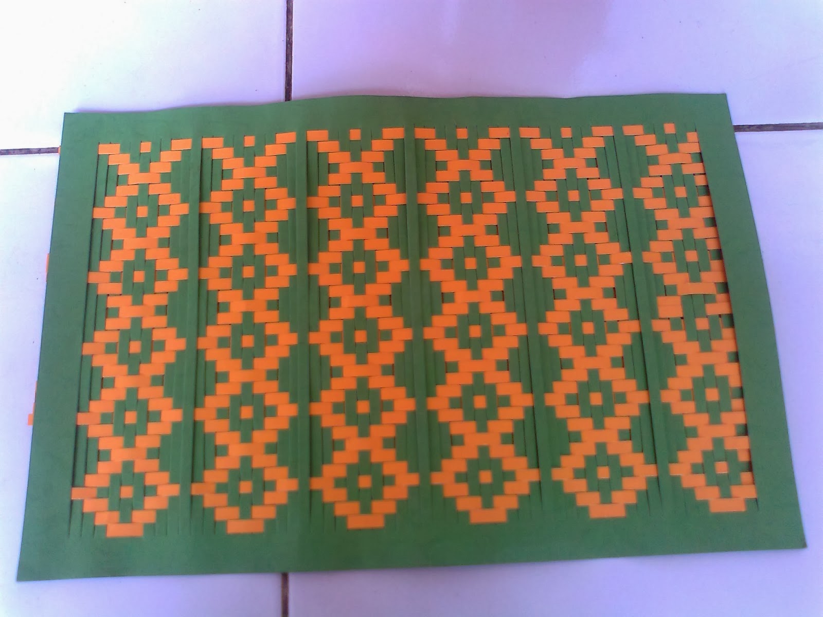 Karya Nuri: Kreasi Anyaman Kertas