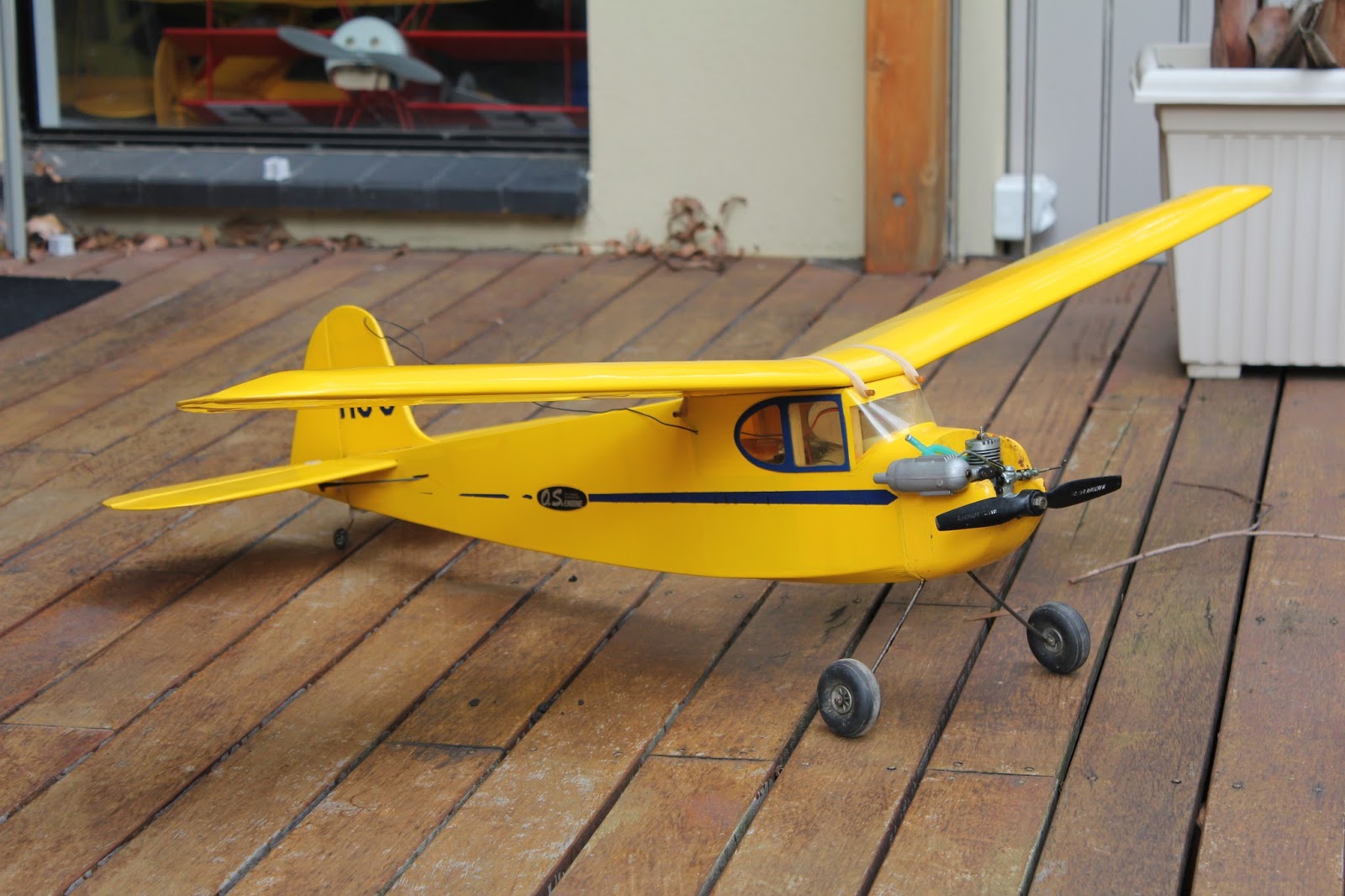 Full Circle Flyers: Hearn's Hobbies Memorabilia