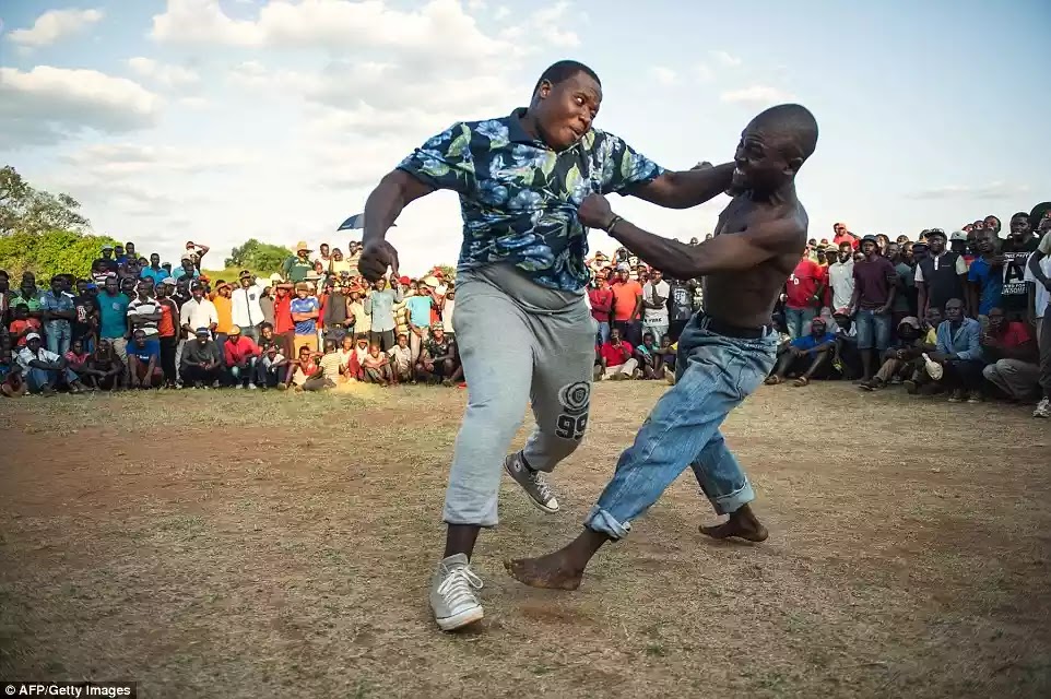 The GIST: Real Live Fight Club in South Africa, Rules Blood, Knock out ...