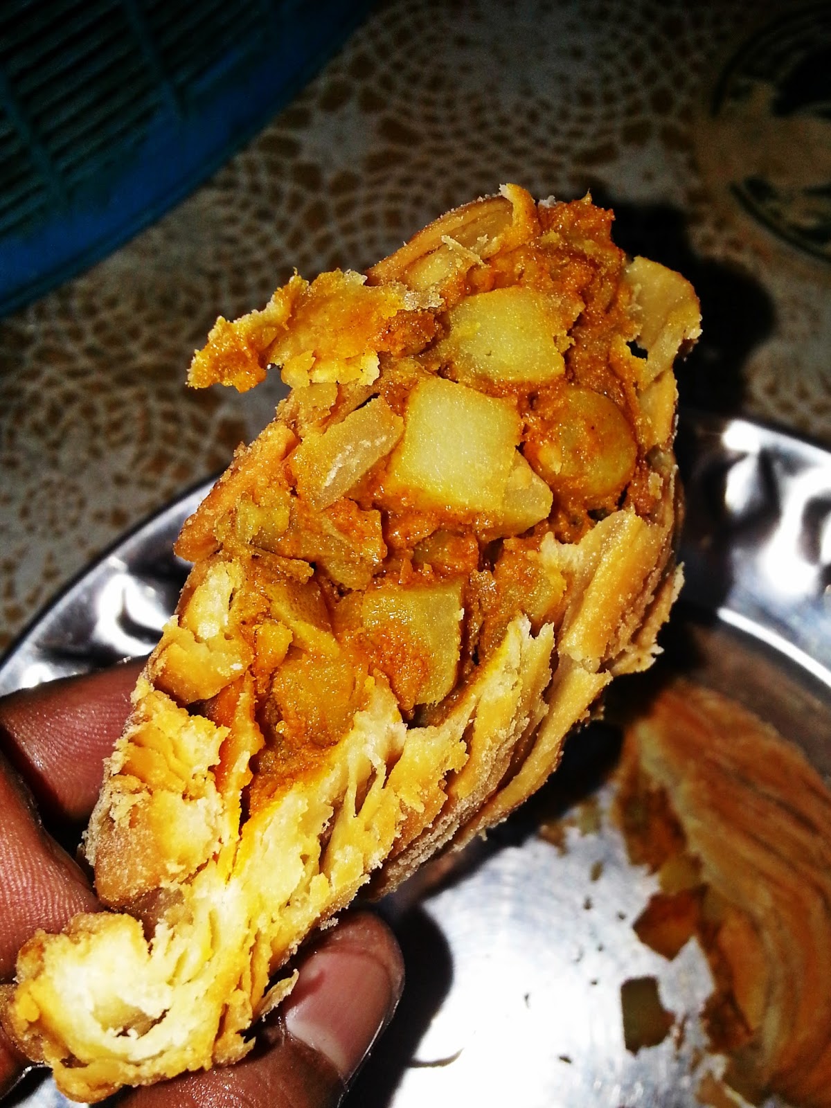 Venoth's Culinary Adventures: HOMI Chicken Curry Puff @ SS2, Petaling Jaya