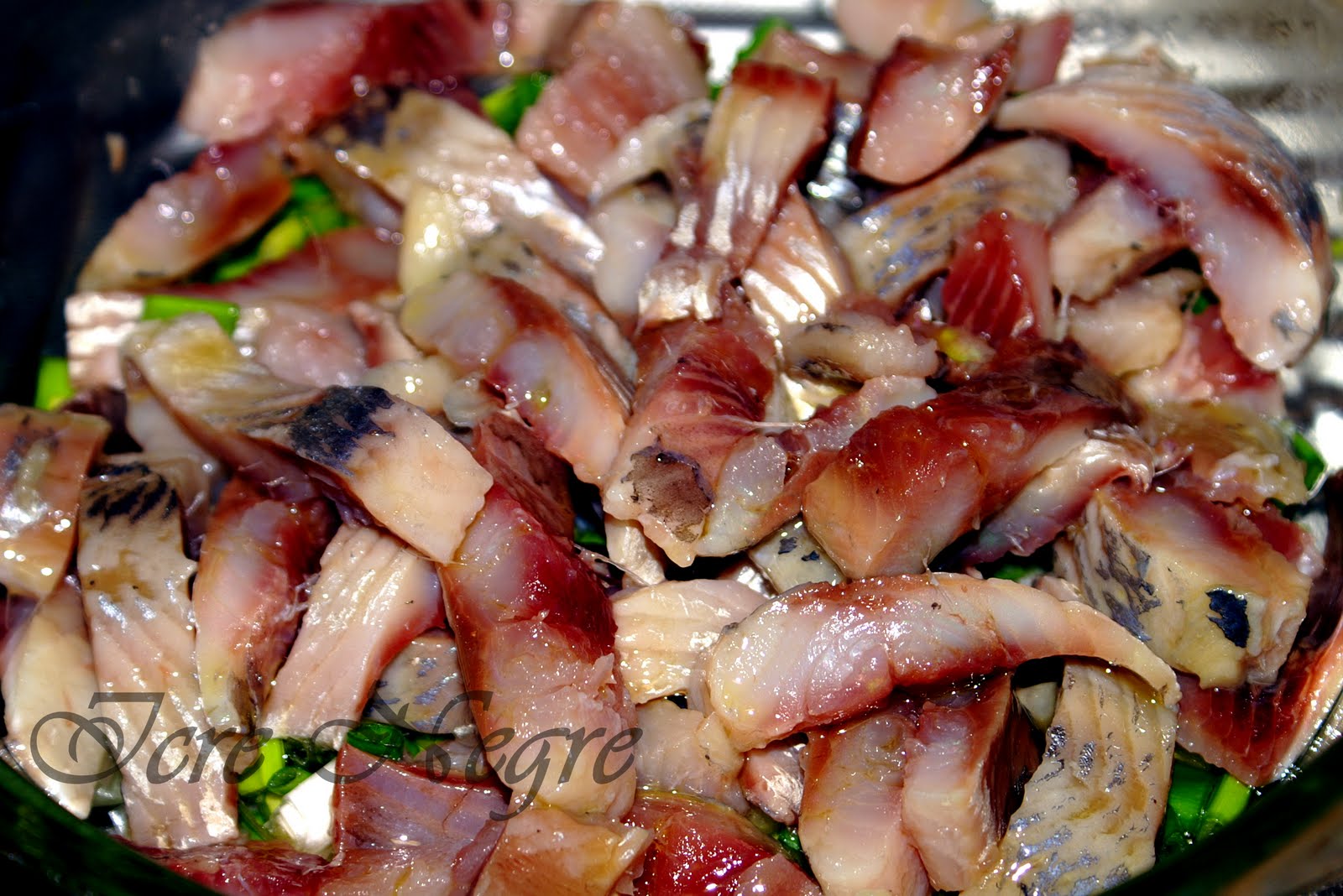 Icre Negre: Salată de scrumbie marinată (rețetă rusească)