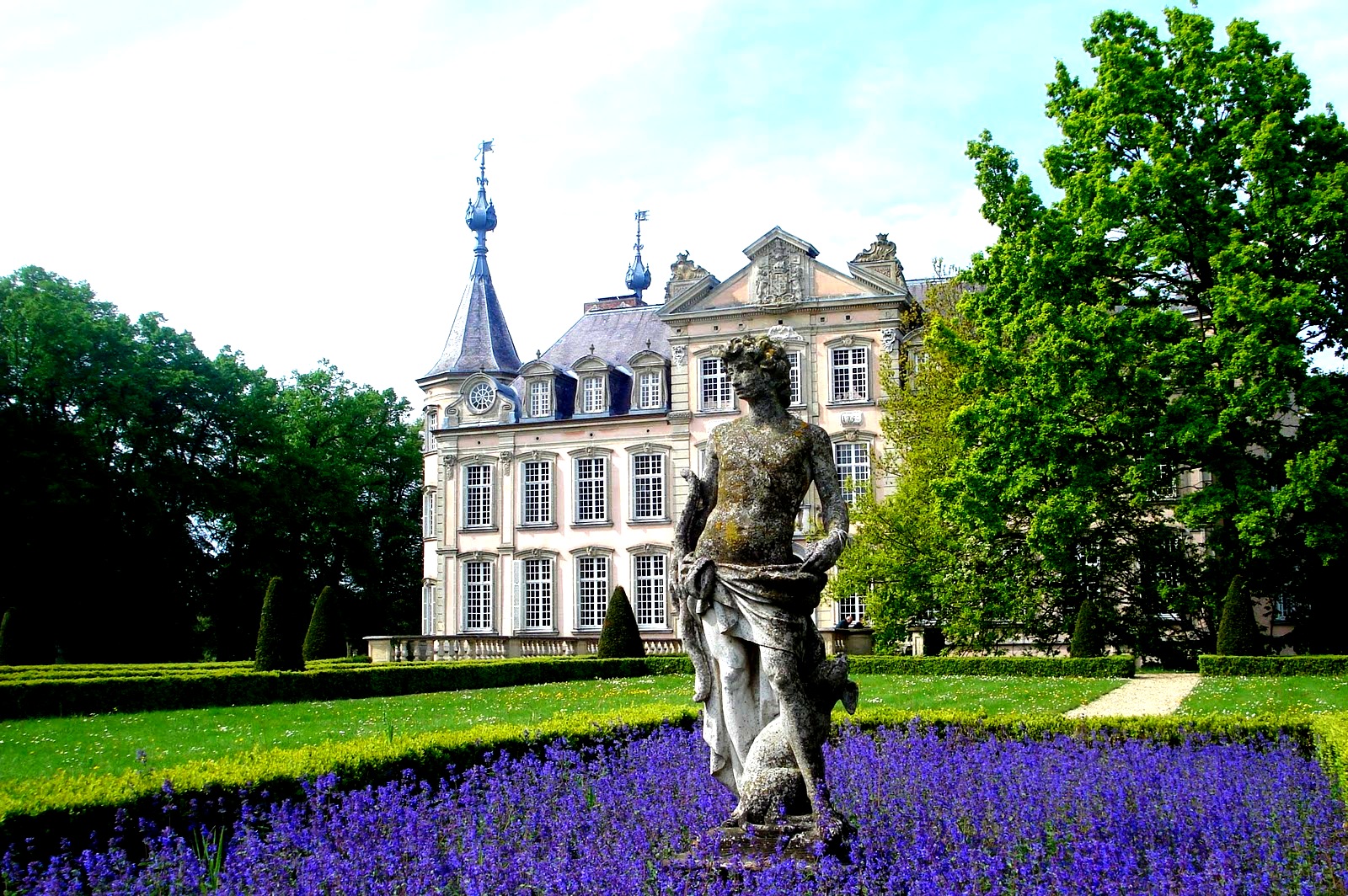loveisspeed.......: Poeke Castle as Kasteel van Poeke is a castle near ...