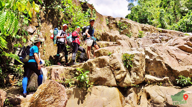 The Beautiful Sebako Waterfall at Lundu Sematan 伦乐三马丹的舍巴哥瀑布