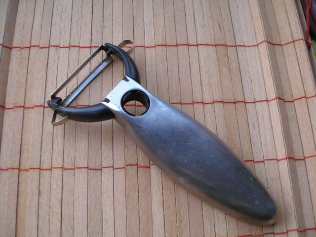 GarnishFoodBlog - Fruit Carving Arrangements and Food Garnishes: Drink ...