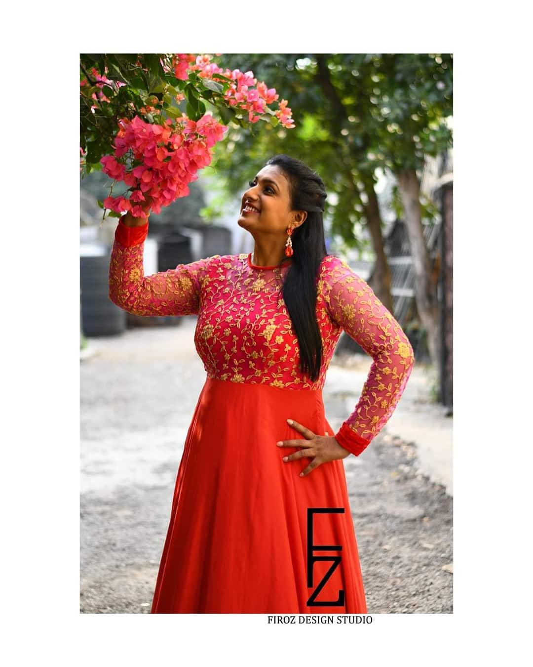 Actress Roja Selvamani in Stunning Photoshoot In Saree