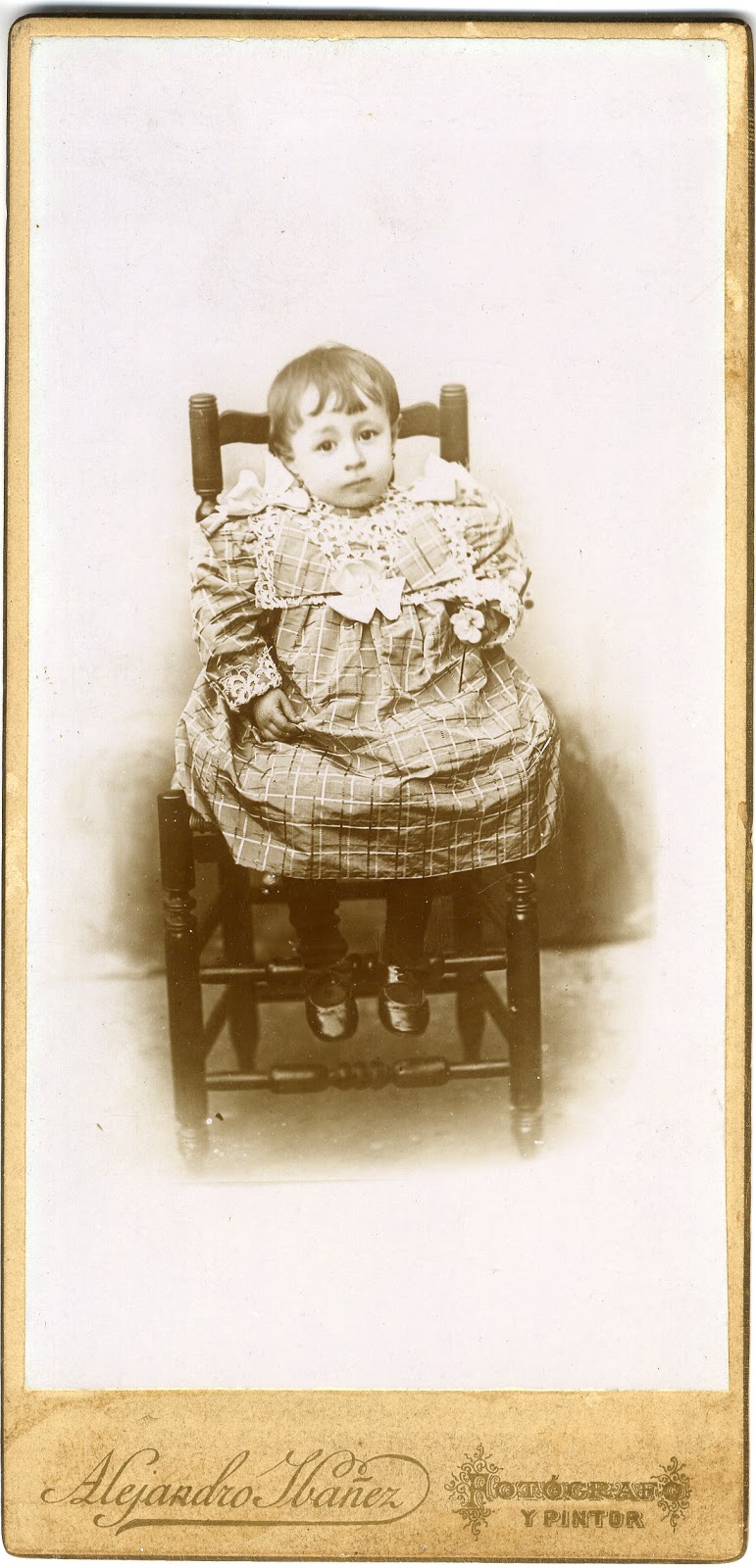 rostros en el tiempo: LAS NIÑAS MEONAS