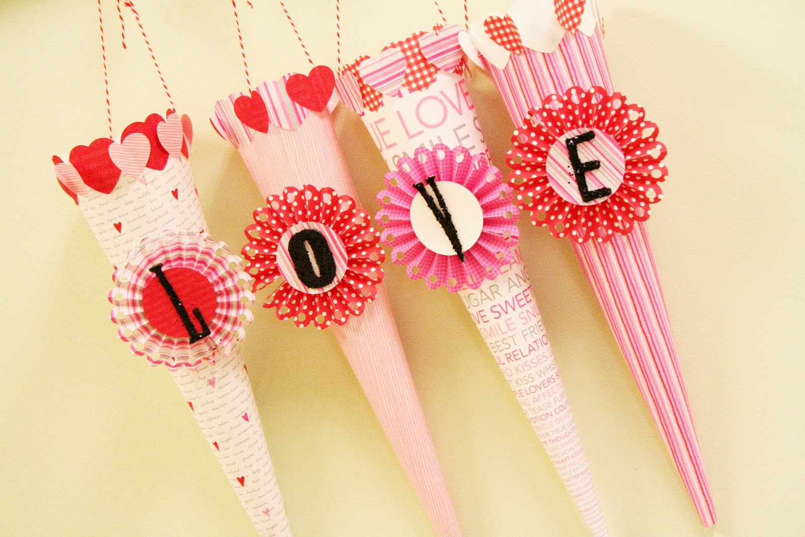 Oh My Crafts Blog: Valentines Cone Banner