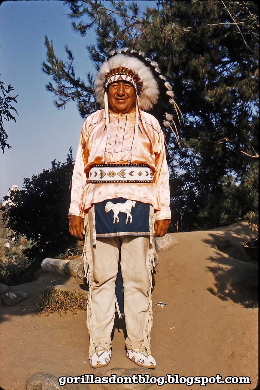 GORILLAS DON'T BLOG: A Trip To Disneyland, 1958