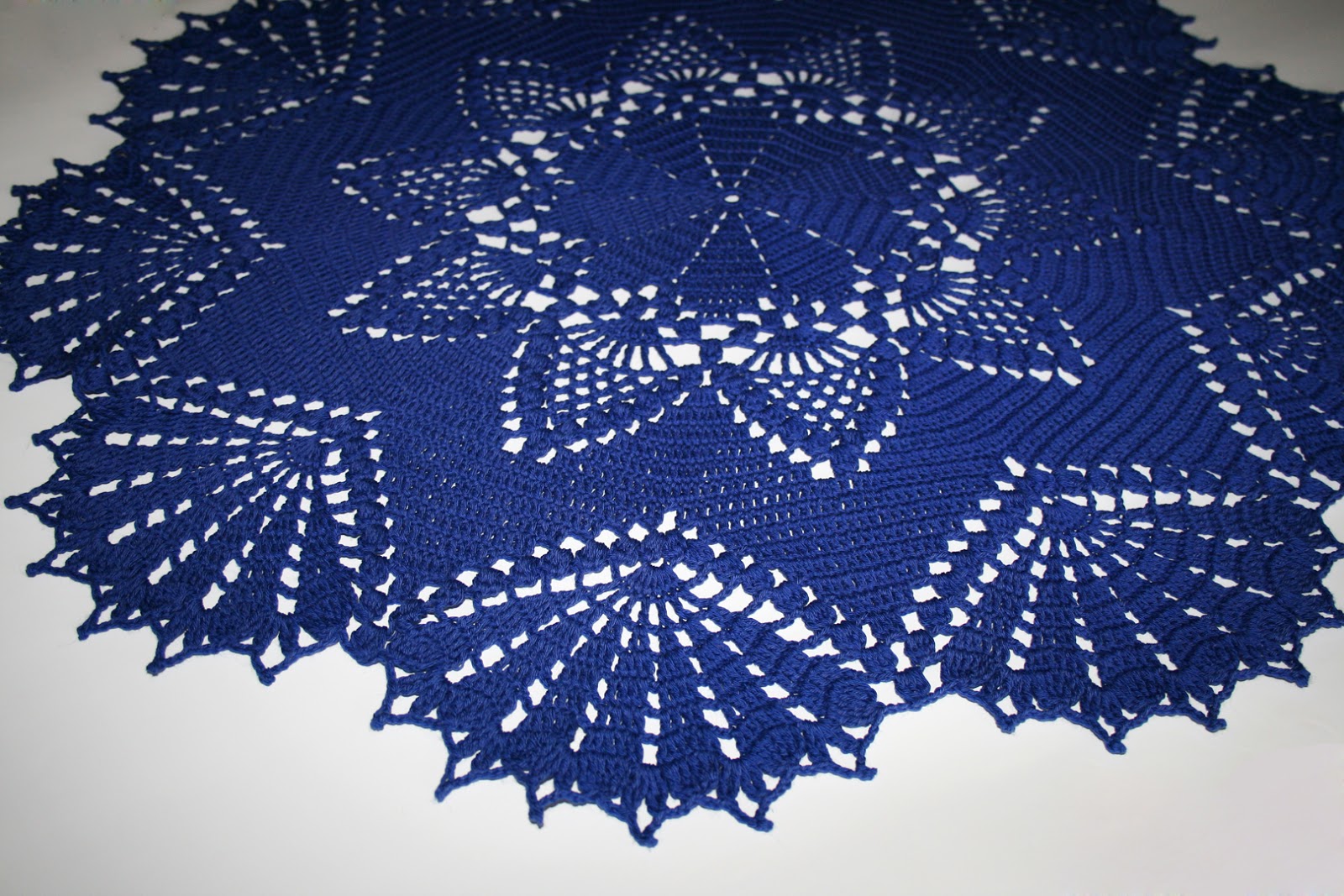 Szydełkowe prace: round crochet doily blue