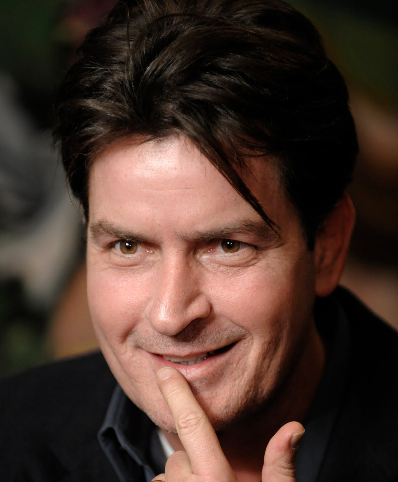 General Tom's Blog!: Charlie Sheen Signs Up For New Sitcom