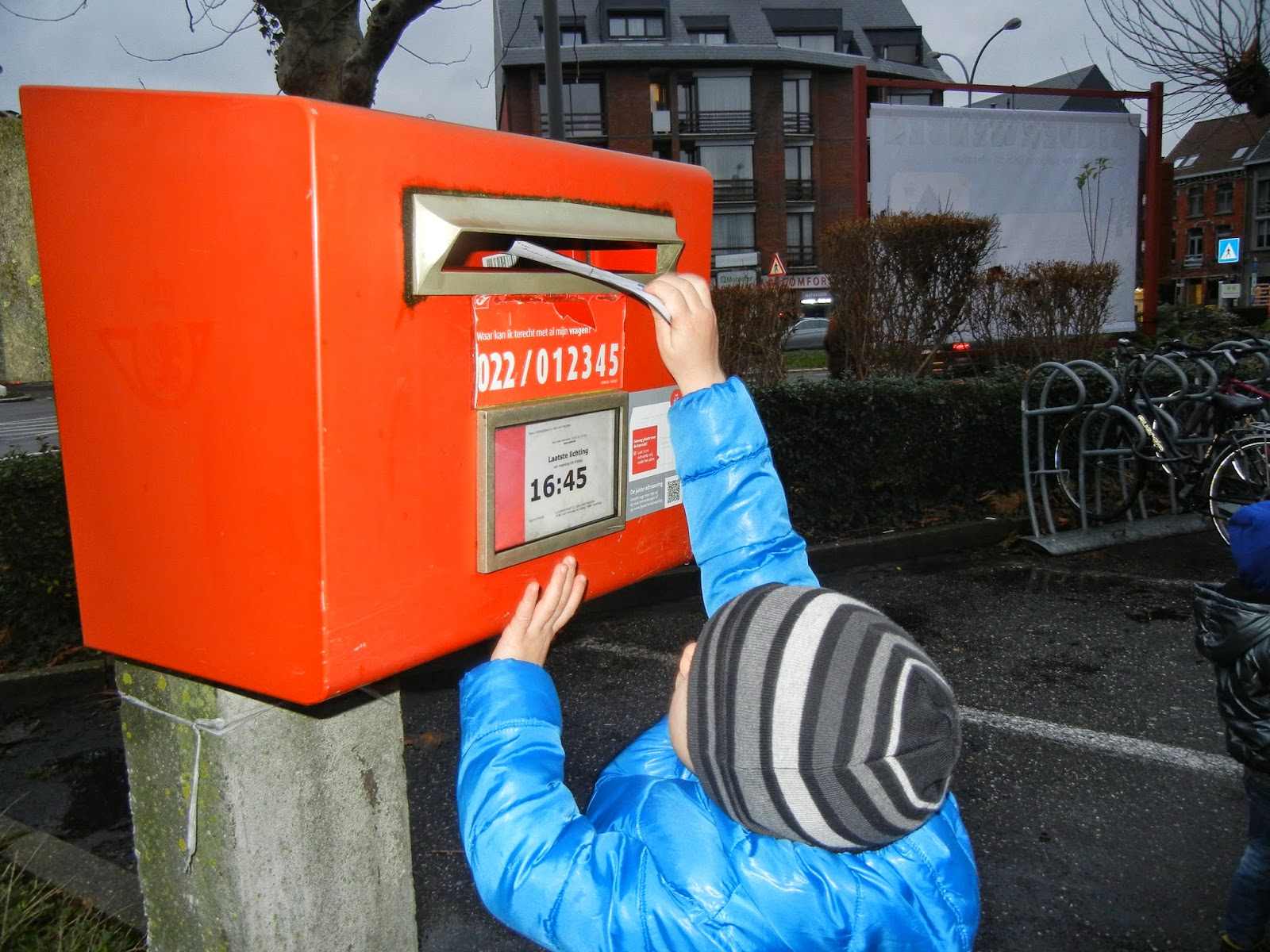 Welkom op de blog van kleuterschool Tichelrij: De postbode