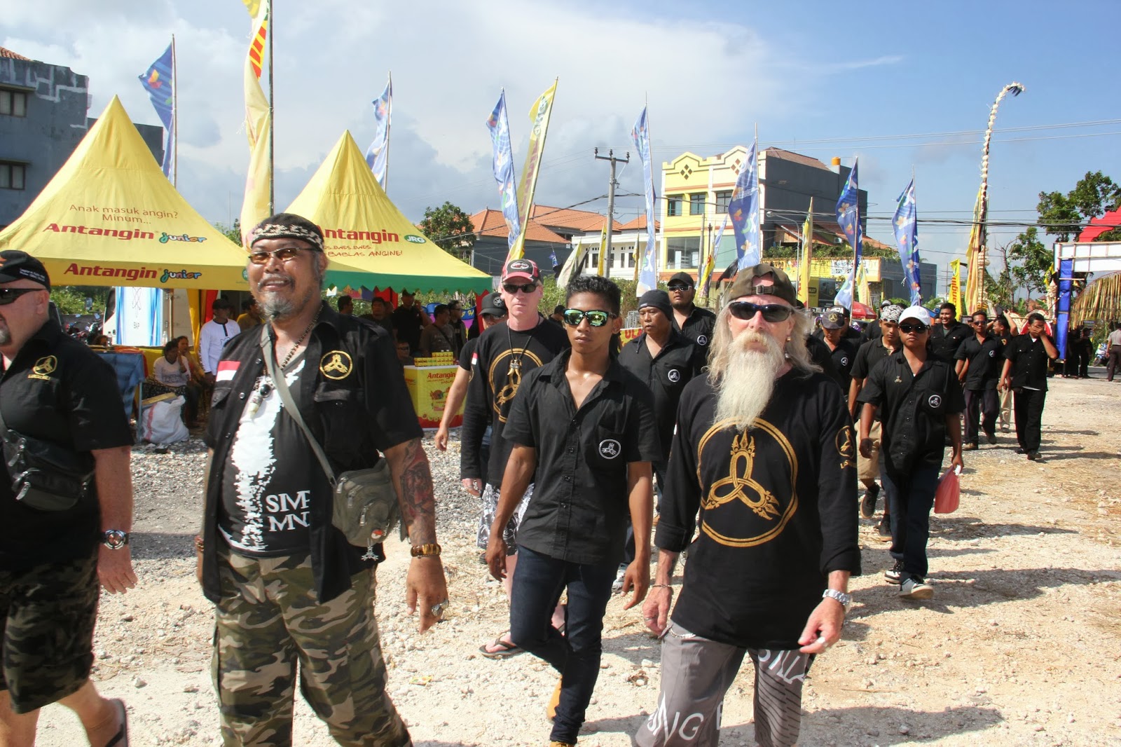 KORLAP LEGIAN: FOTO HUT LASKAR BALI KE 12