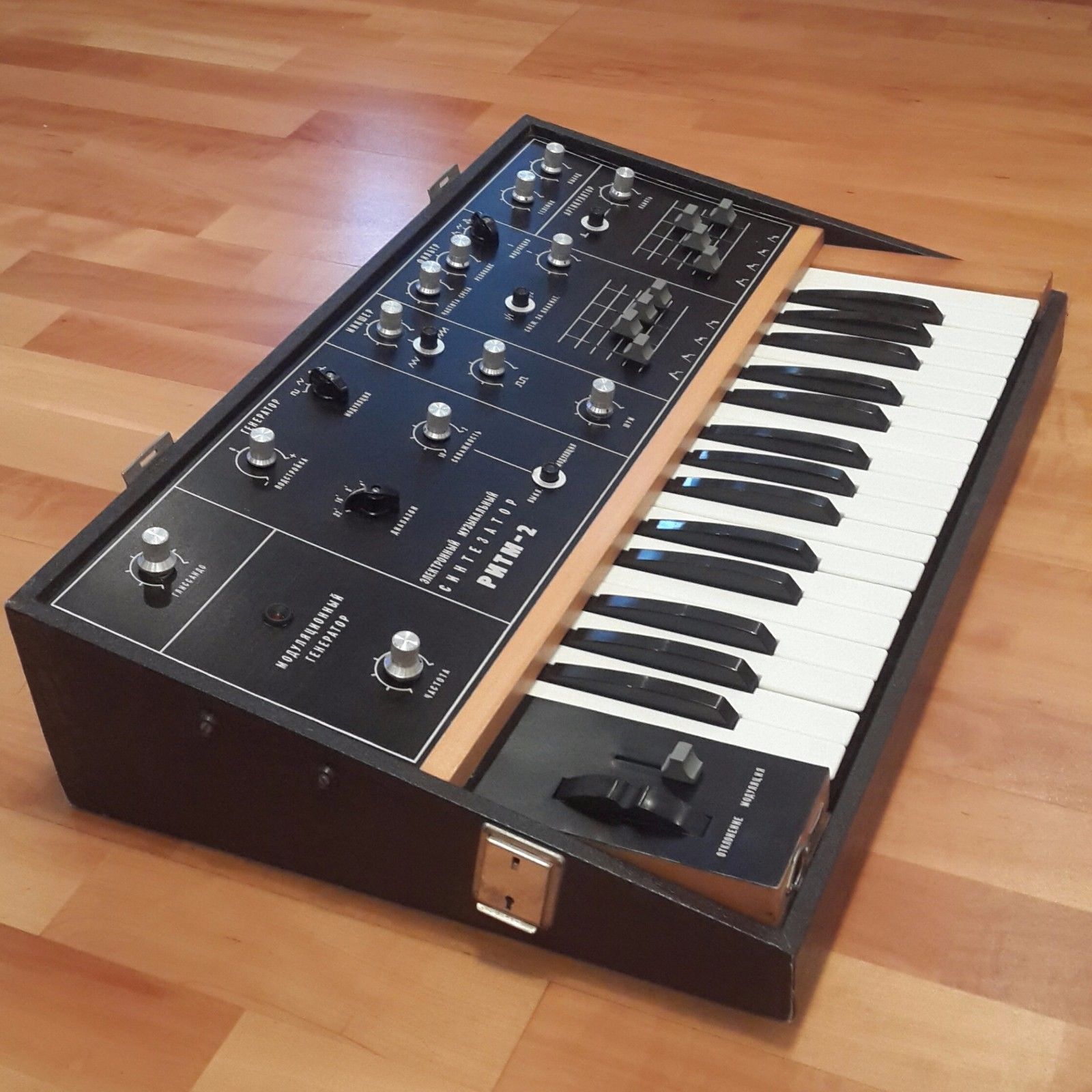 MATRIXSYNTH: Ritm 2 soviet analog synthesizer