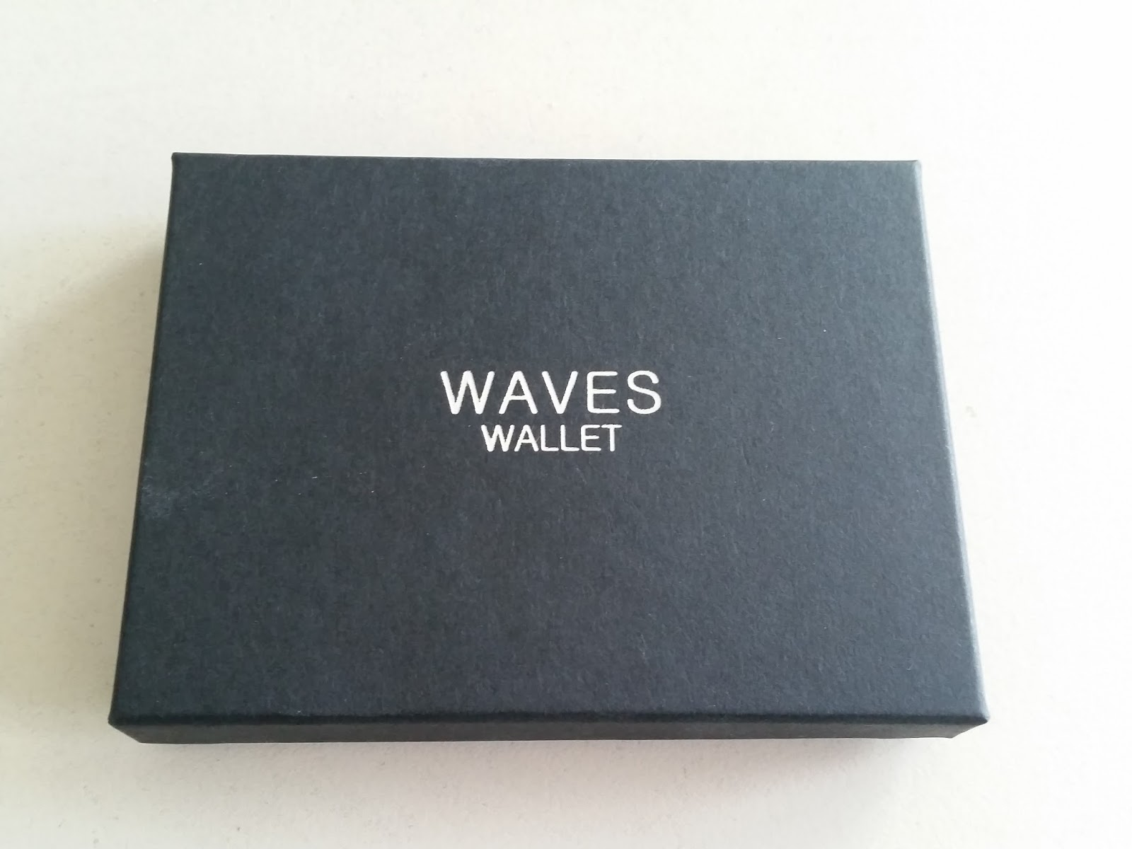 Gewinnt ein stylisches Waves Wallet Kartenetui! - Mihaela & Family ...