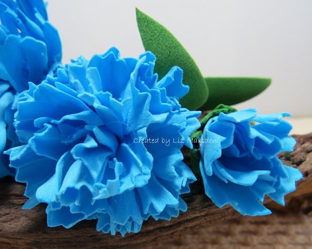 Liz's Creative Corner: Stunning Carnations in blue with a tutorial