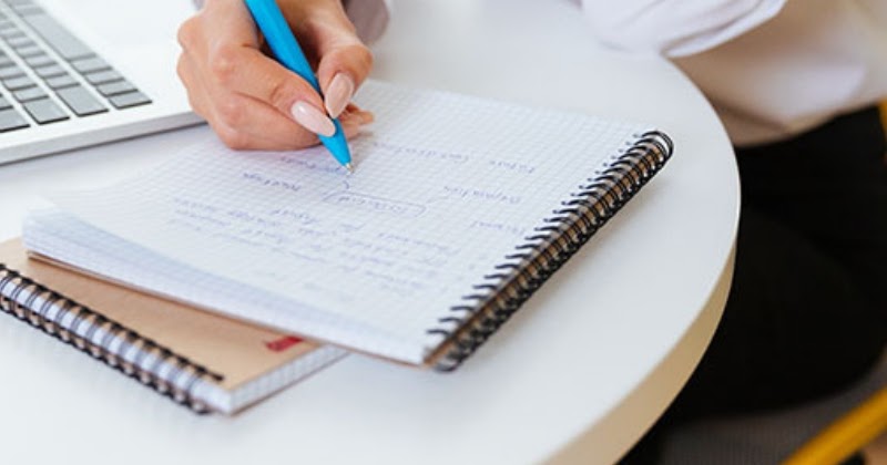 How Online Essay Writing Expert Can Boost Your Grades?