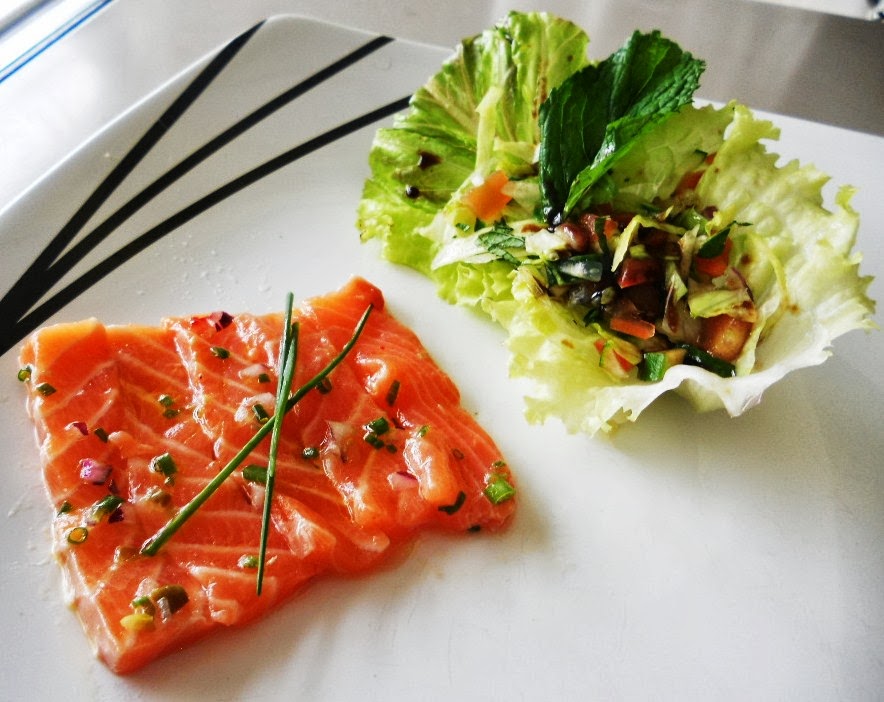 Chef Fabio Castro: Salmão marinado com salada fatuche