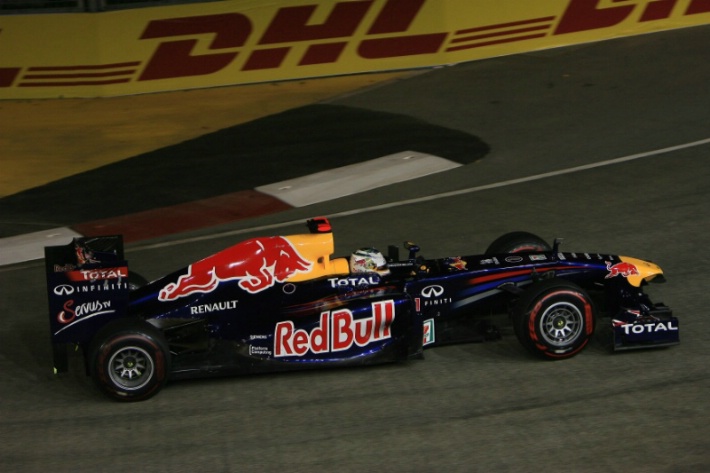 2011 Formula 1 : Vettel wins at Singapore