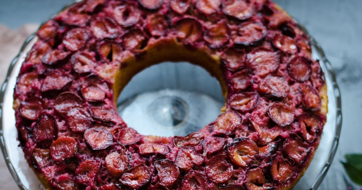 Gâteau au yaourt renversé aux prunes - Cerise et Praline