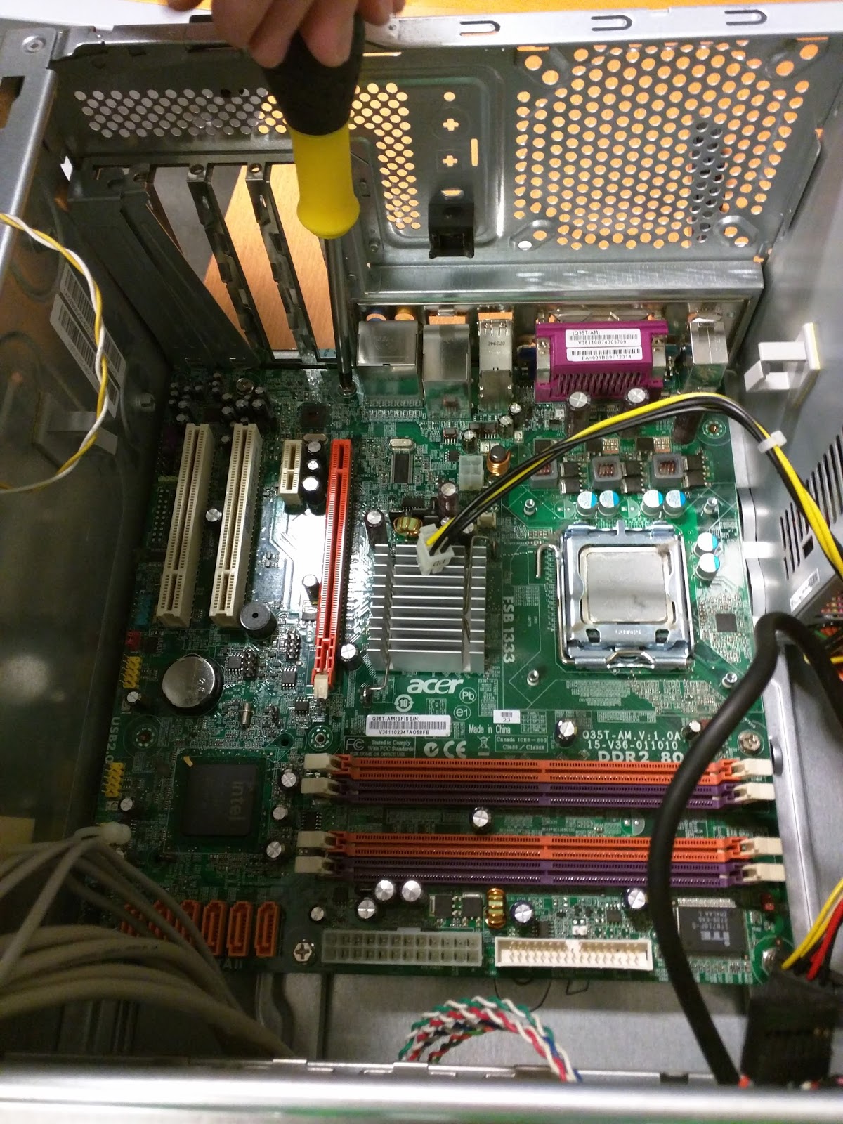 Työaseman asennus ja käyttöönotto 2: Tietokoneen kokoaminen ja asentaminen