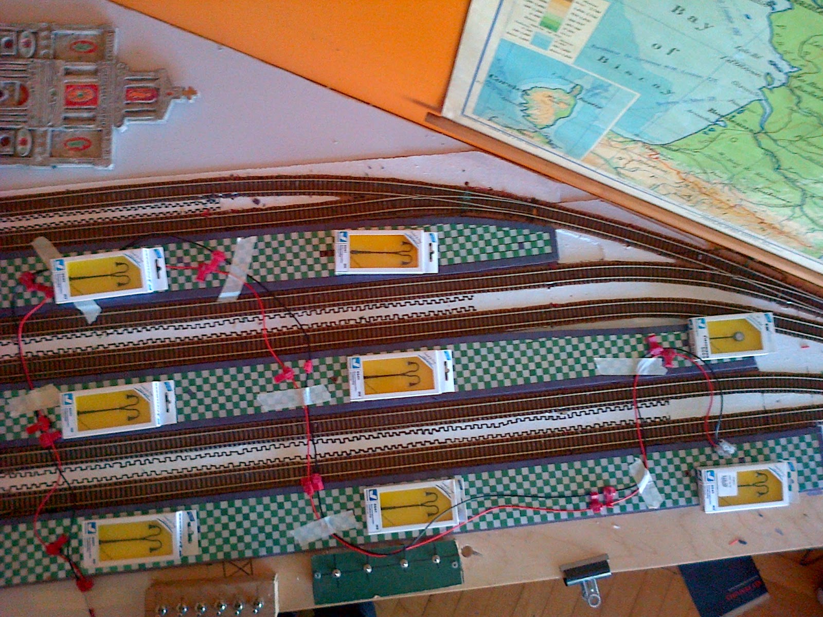 French Model Railway: Eccentric HO Scale Models