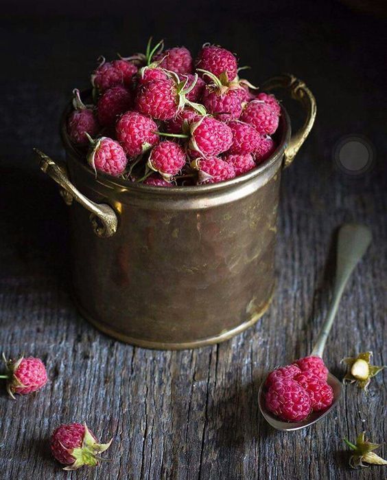 Eye For Design: Decorating With The Color Raspberry