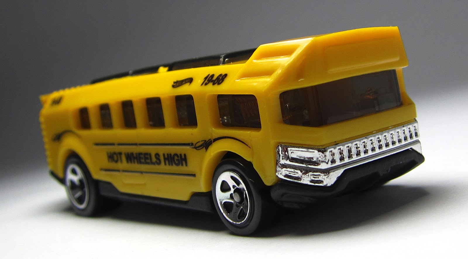 Car Lamley Group: First Look: Hot Wheels "Hot Wheels High" School Bus ...