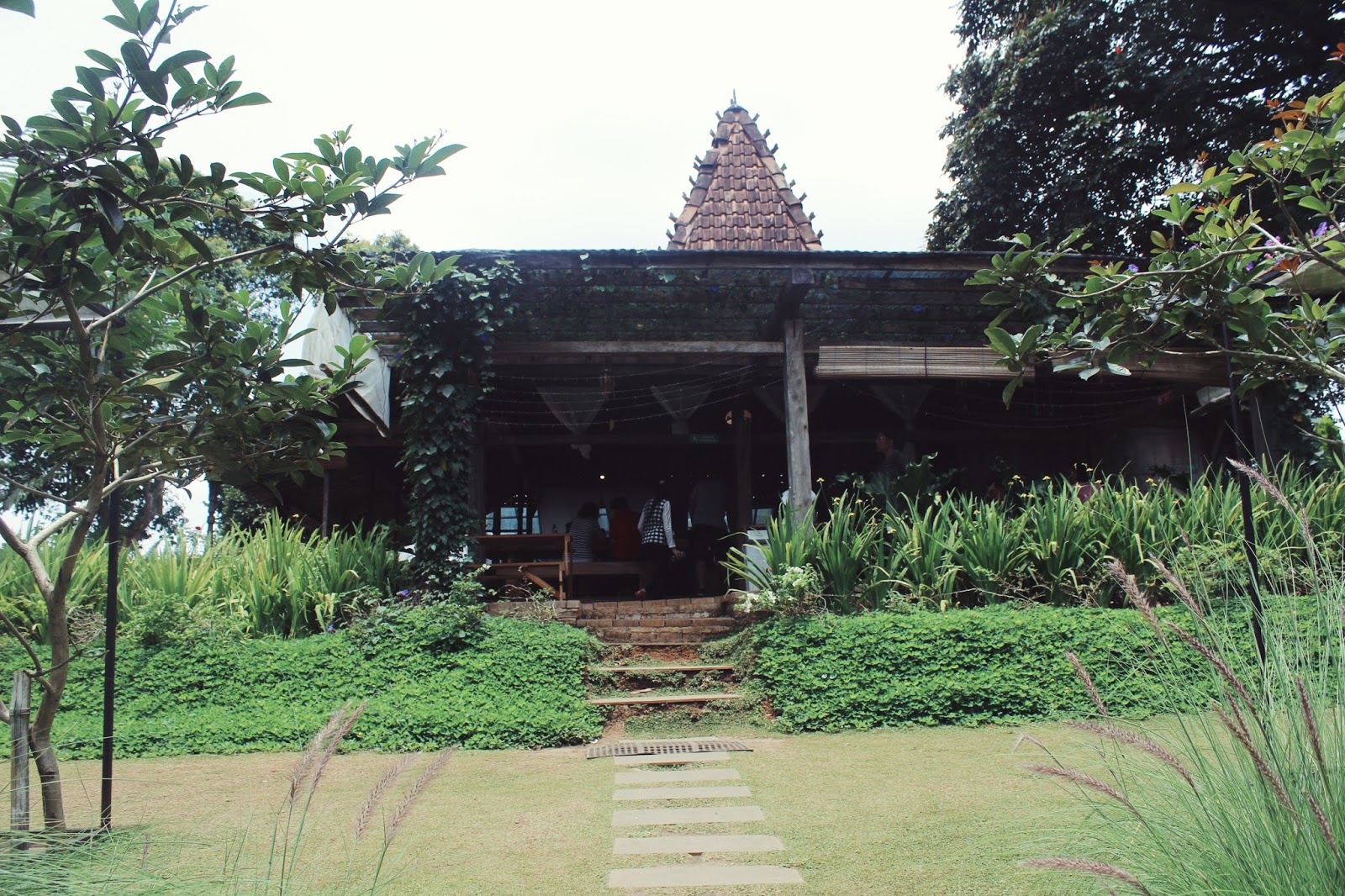 Cafe D'Pakar, Bandung - Icha Khairisa