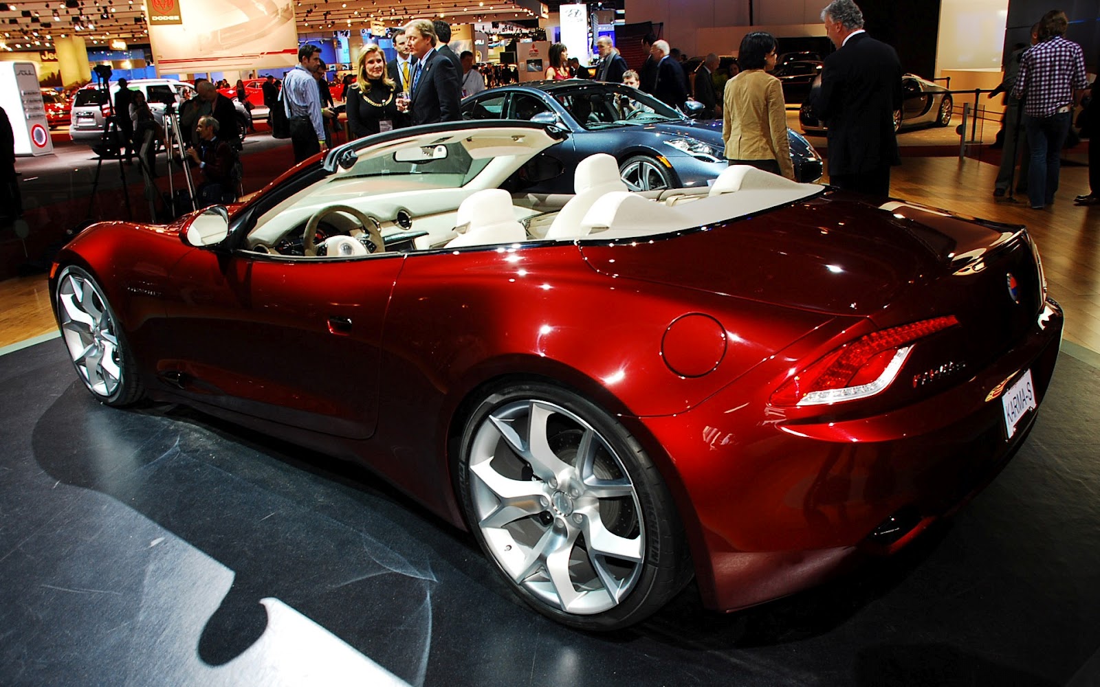 Wallpapers of beautiful cars: Fisker Karma Sunset