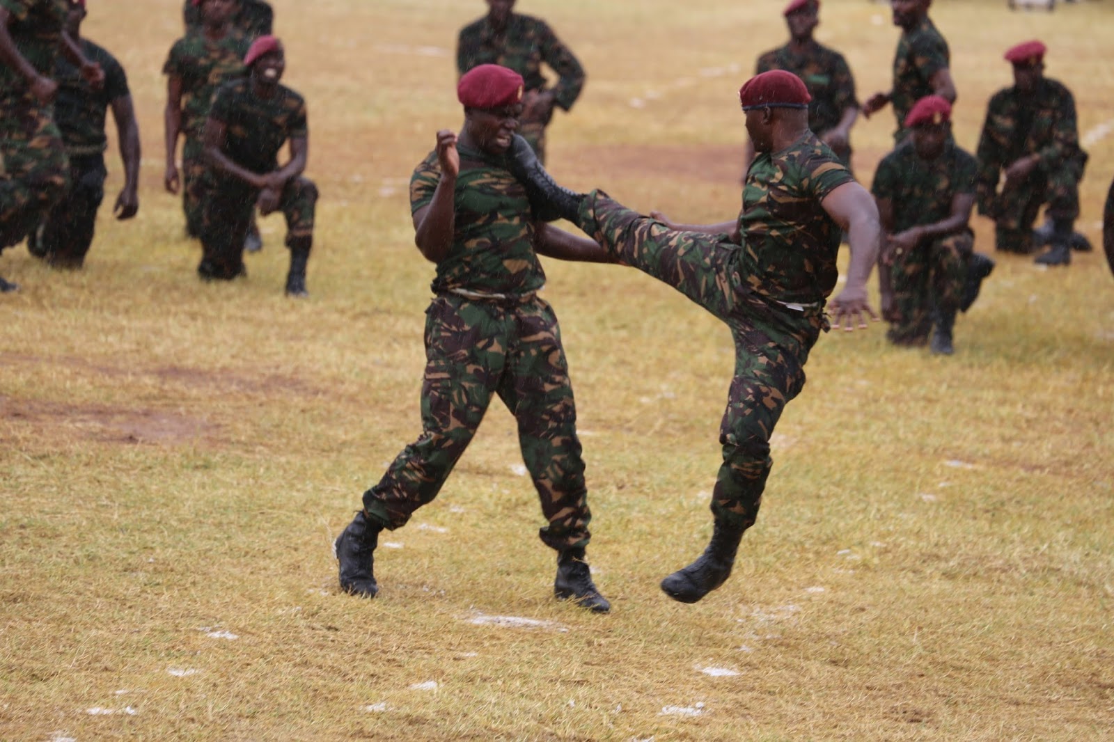 MATUKIO @ MICHUZI BLOG: MAKOMANDOO WA JWTZ WALIVYOTIA FORA SHEREHE ZA ...