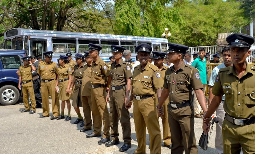 மல்லாகத்தில் பொலிஸ் குவிப்பு - இளைஞனின் இறுதி ஊர்வலம் இன்று - pathivu