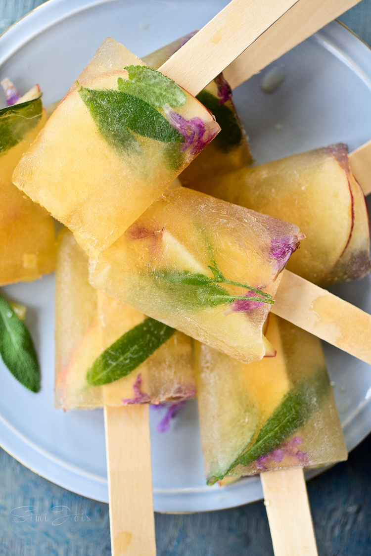Turmeric n spice: Popsicles : apples, ginger n’ sage and grapefruit n’ sage