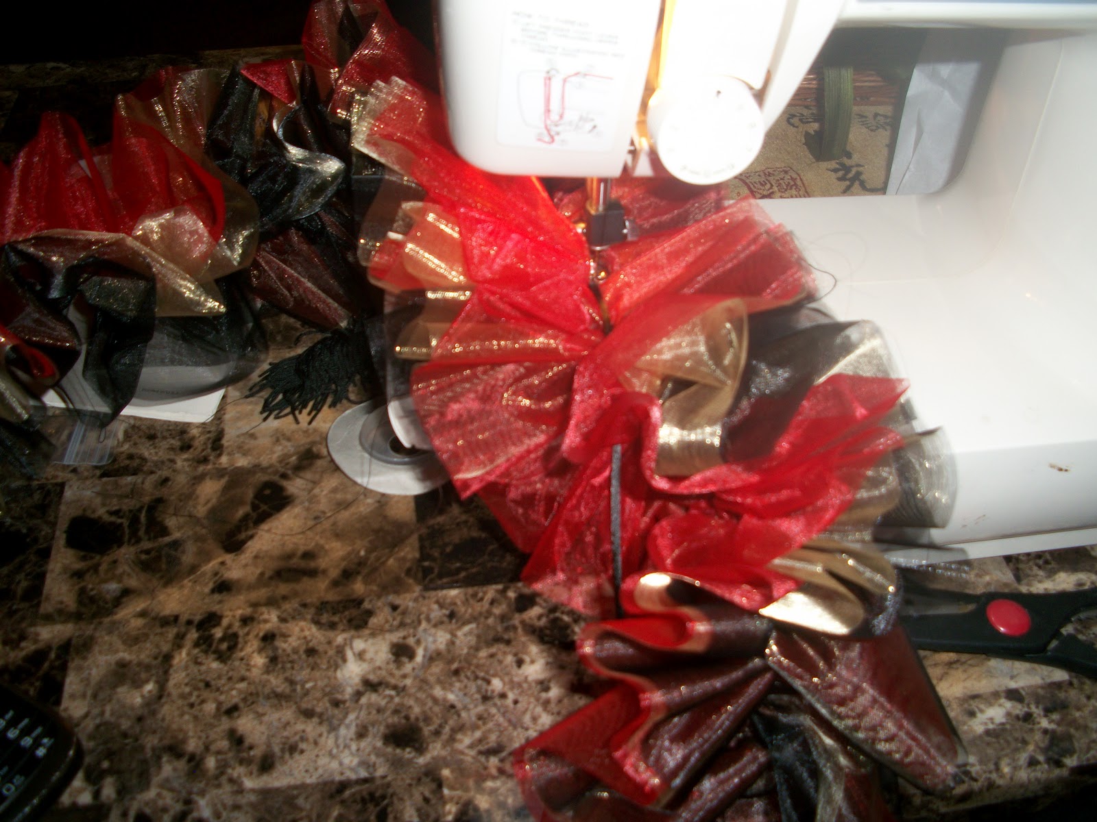 Aiden's Crafty Mama: DIY: Fabric Boas