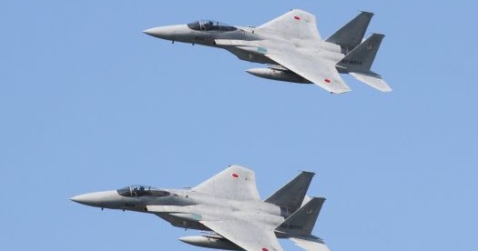 Military and Commercial Technology: Japanese F-15 jets launch decoy ...