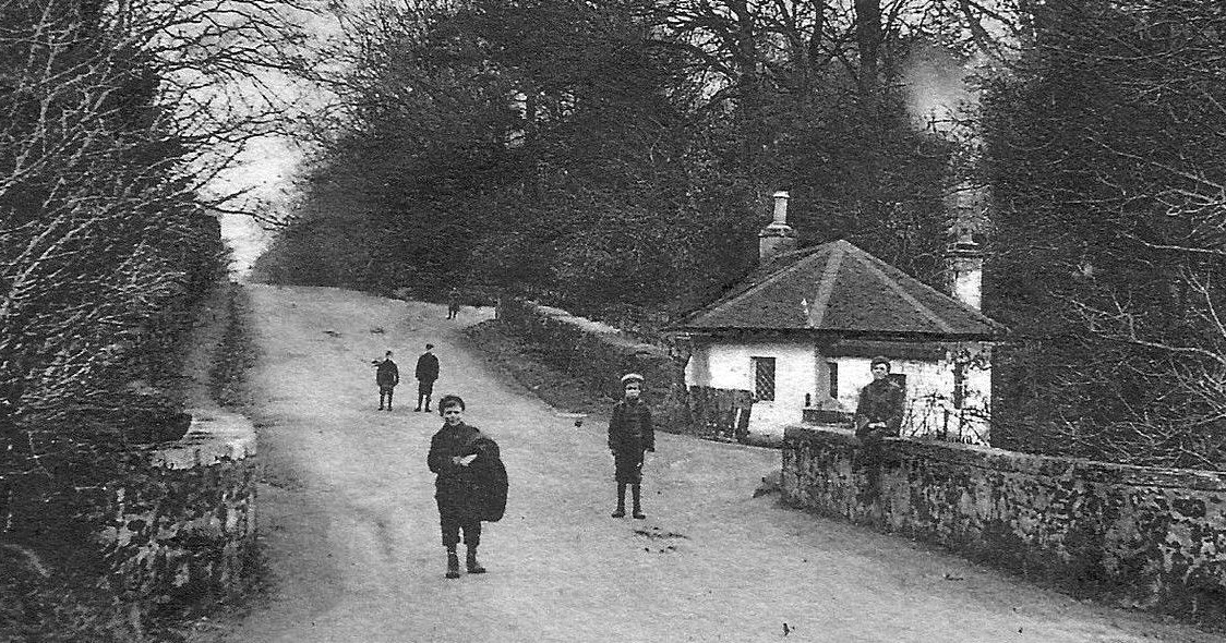 Tour Scotland: Old Photograph Tollhouse Dailly Scotland