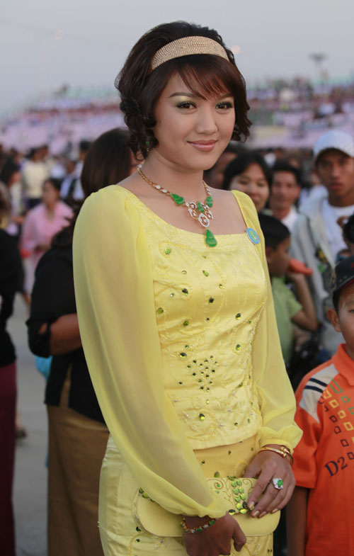 Myanmar Beauty: Thet Mon Myint