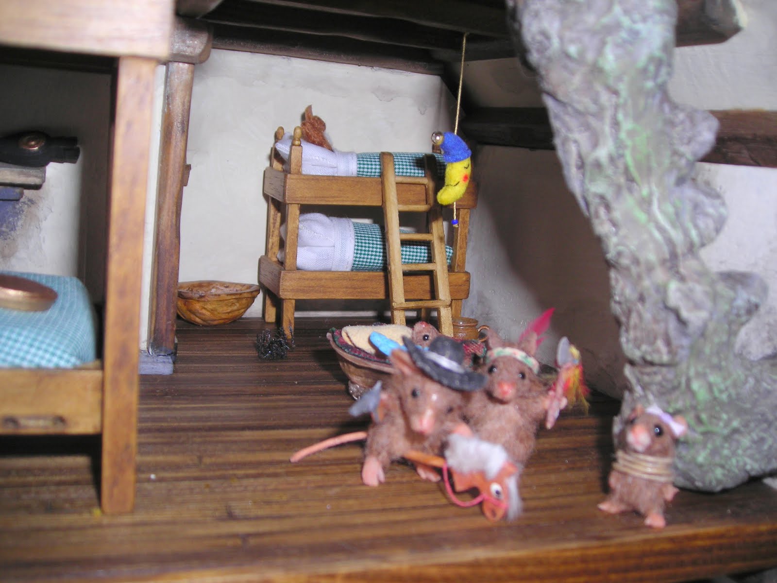 elly in amsterdam: mouse house bedding and a little new friend