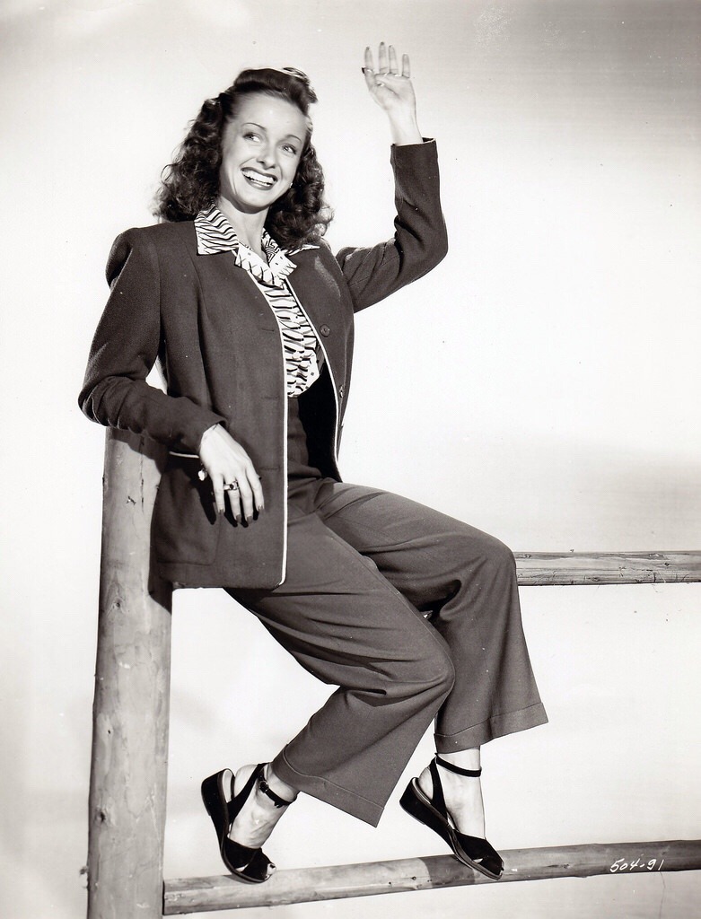Slice of Cheesecake: Noel Neill, pictorial
