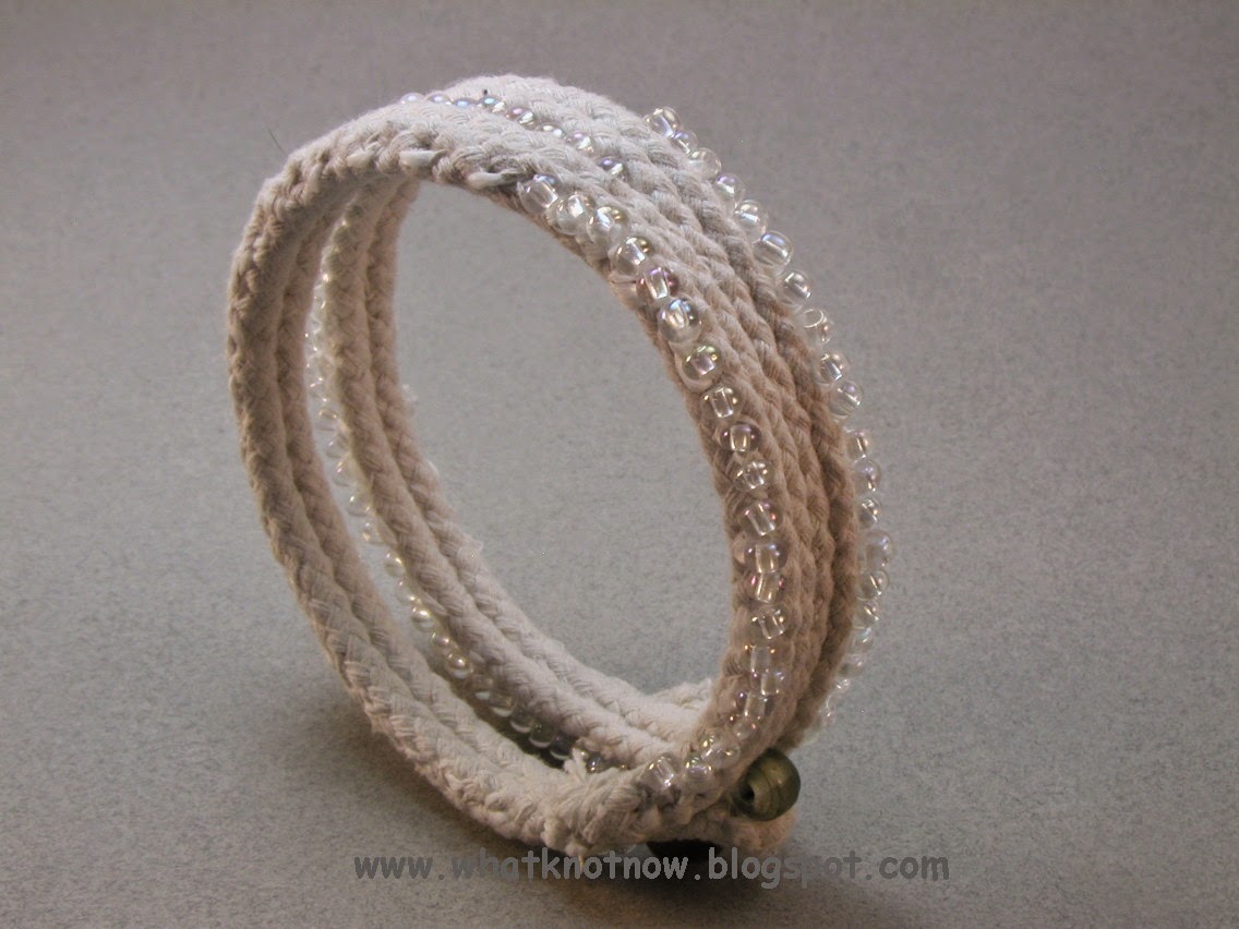 Knots and fiber bracelets: beaded rope bracelet 3452