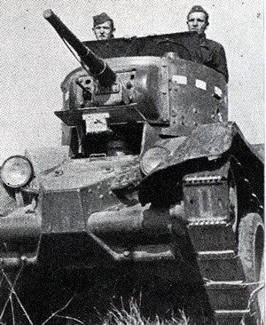 VEICULOS E ARMAMENTOS MILITARES: Tanque de combate leve BT-5