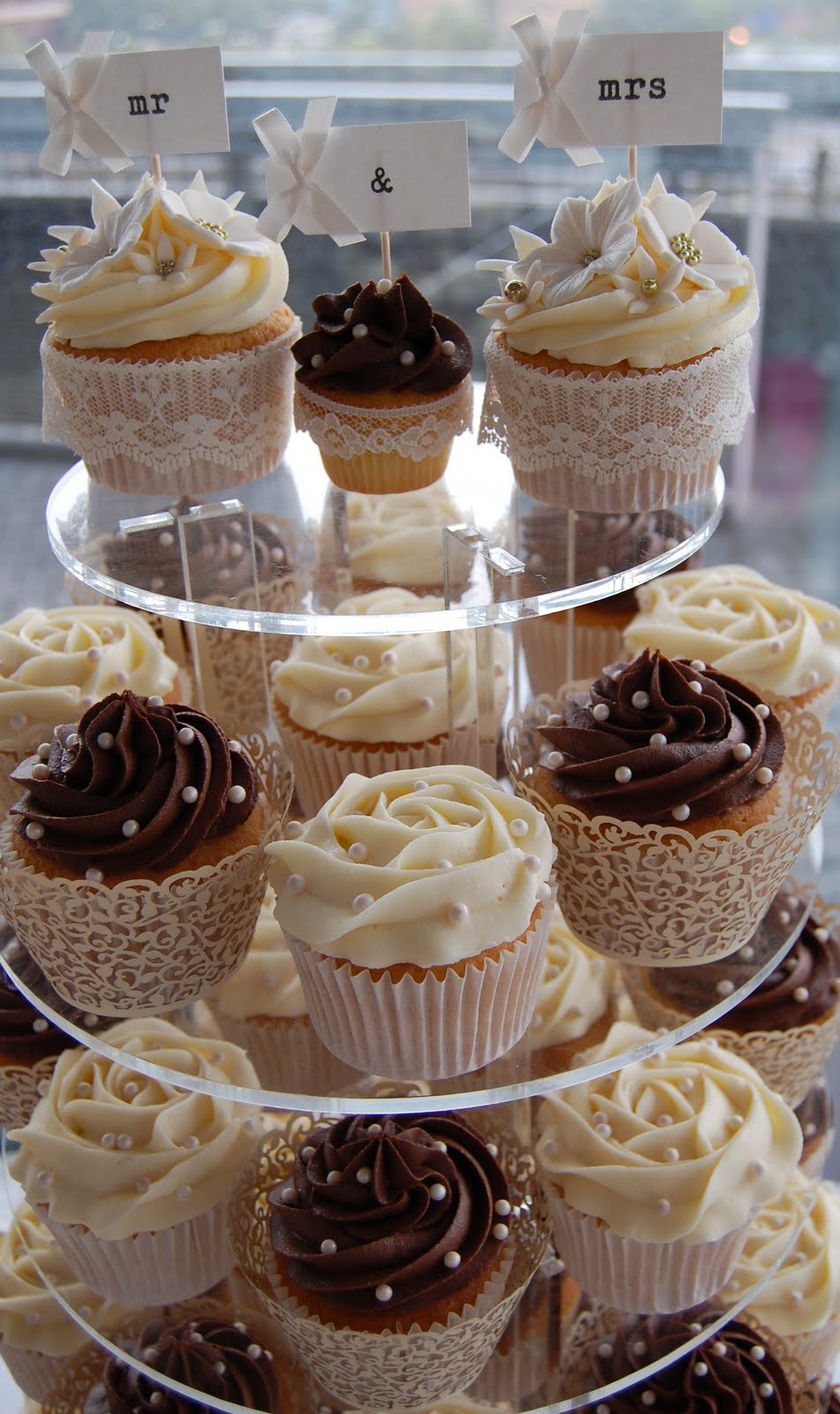 Little Paper Cakes: Cream and Brown Mr & Mrs Wedding Cupcake Tower