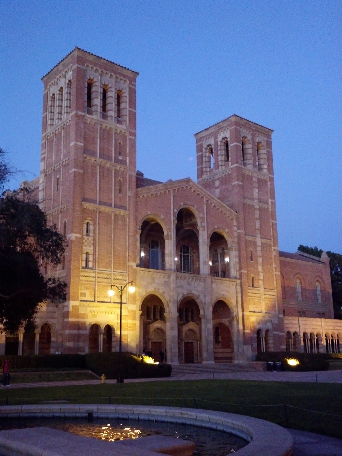 Corrie Food: Food at One of UCLA's Dining Commons