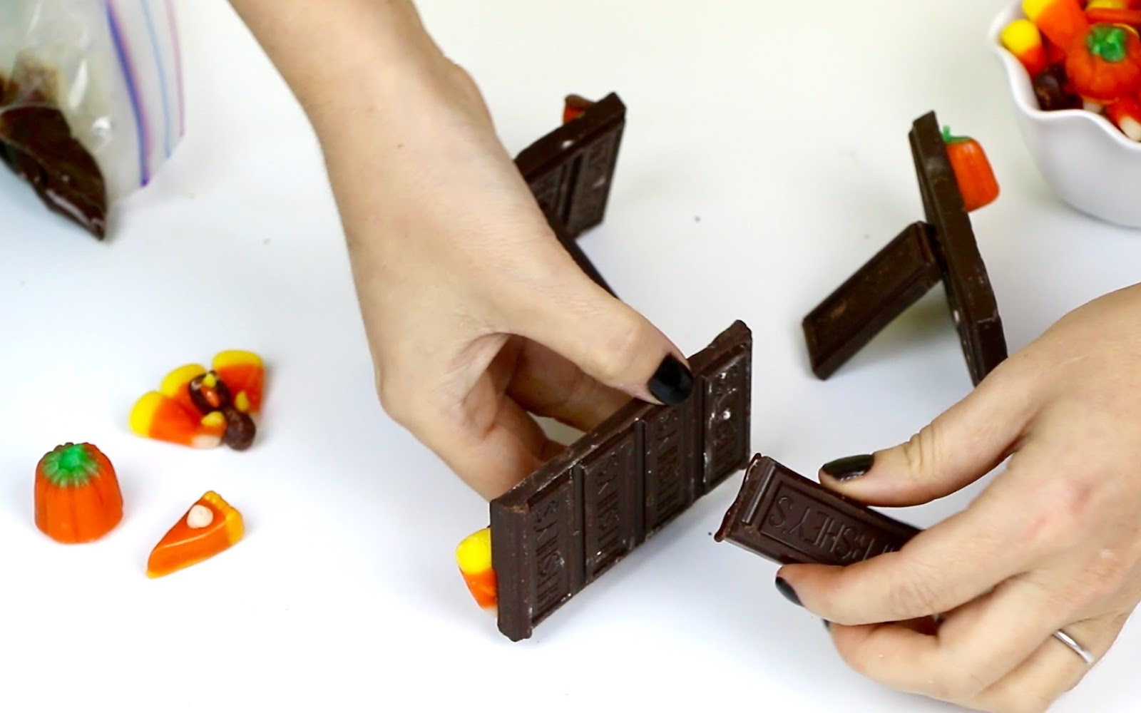 {VIDEO} DIY Toothpick Engraved Chocolate Bar Thanksgiving Place Cards ...
