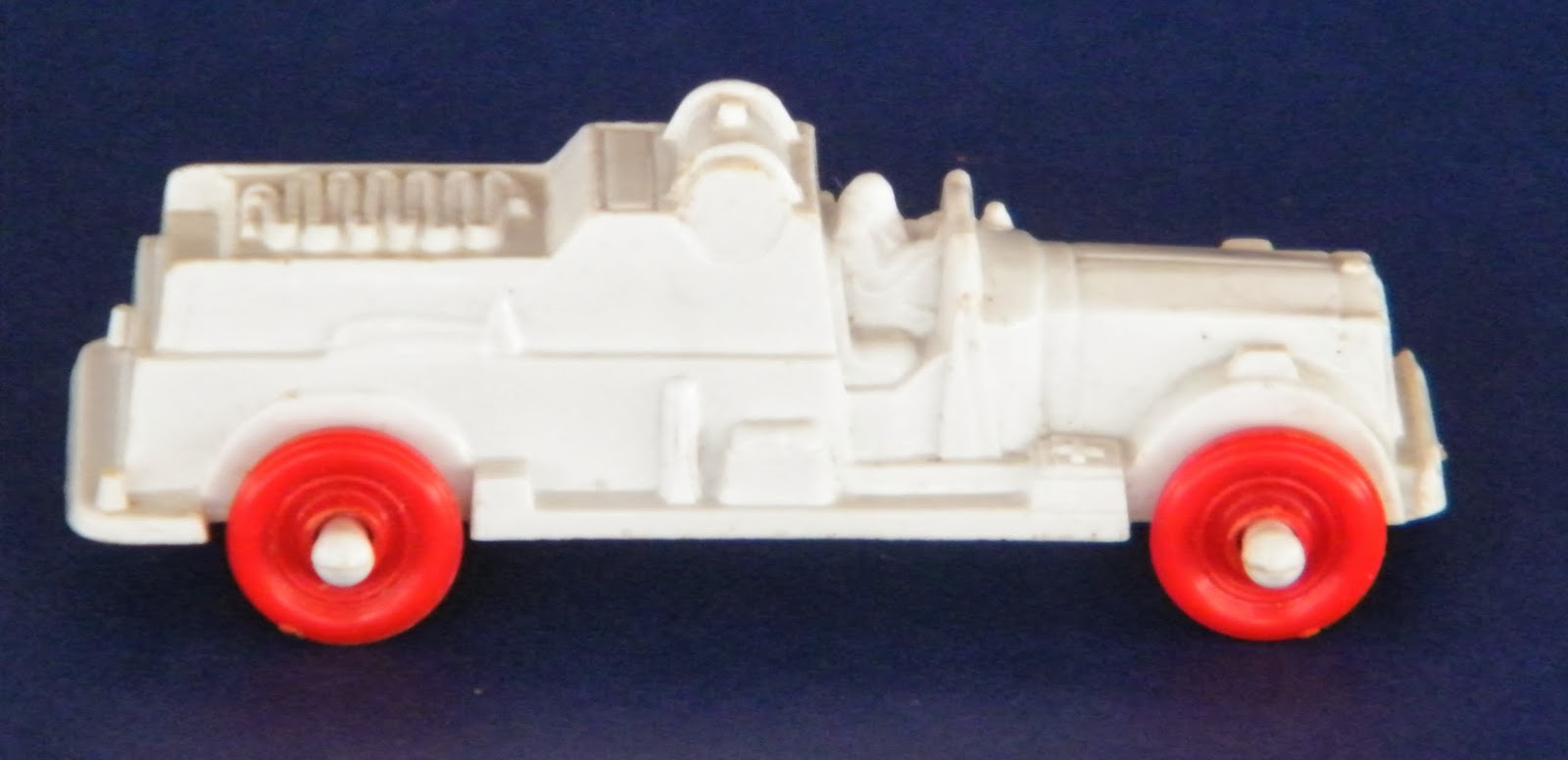 Toys and Stuff: Lido Small Plastic Fire Engines