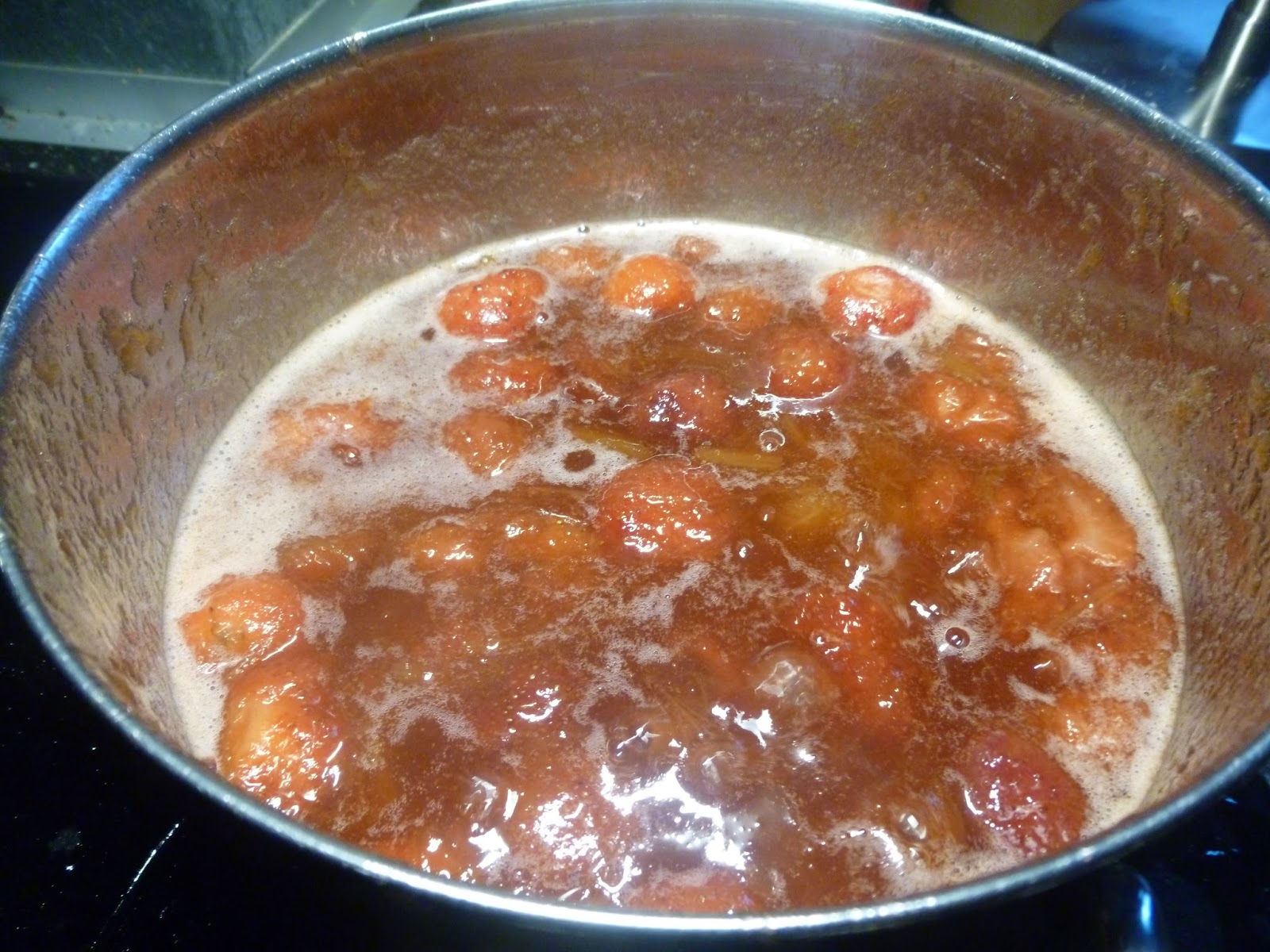 Island-Fan Kochbuch: Rabarbara- og jarðaberjasulta