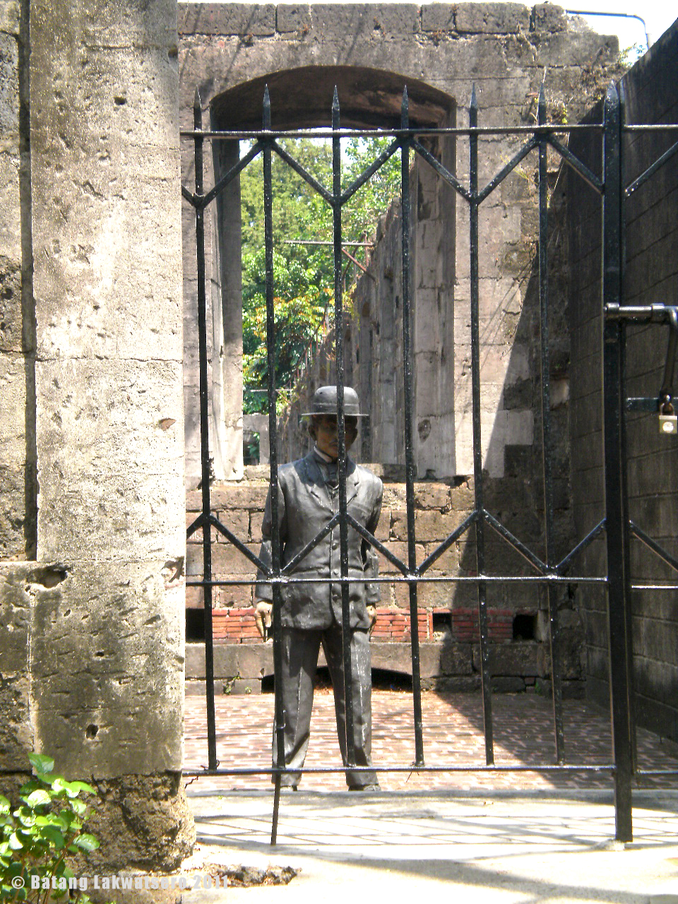 Batang Lakwatsero: A Walktour in Manila | Intramuros For Free